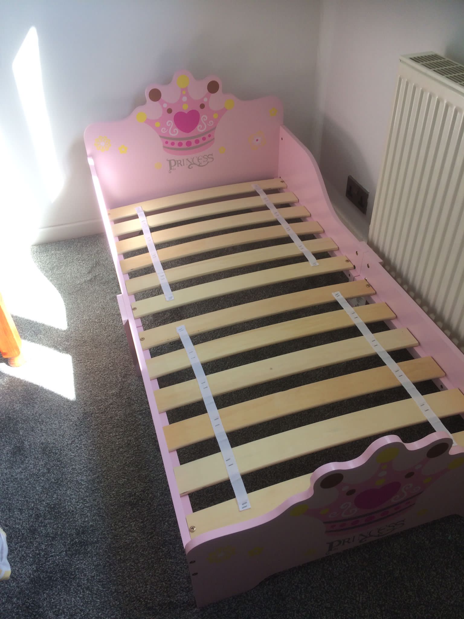 HOMCOM Pat pentru Copii cu Margini Ridicate și 6 Picioare din Lemn ...