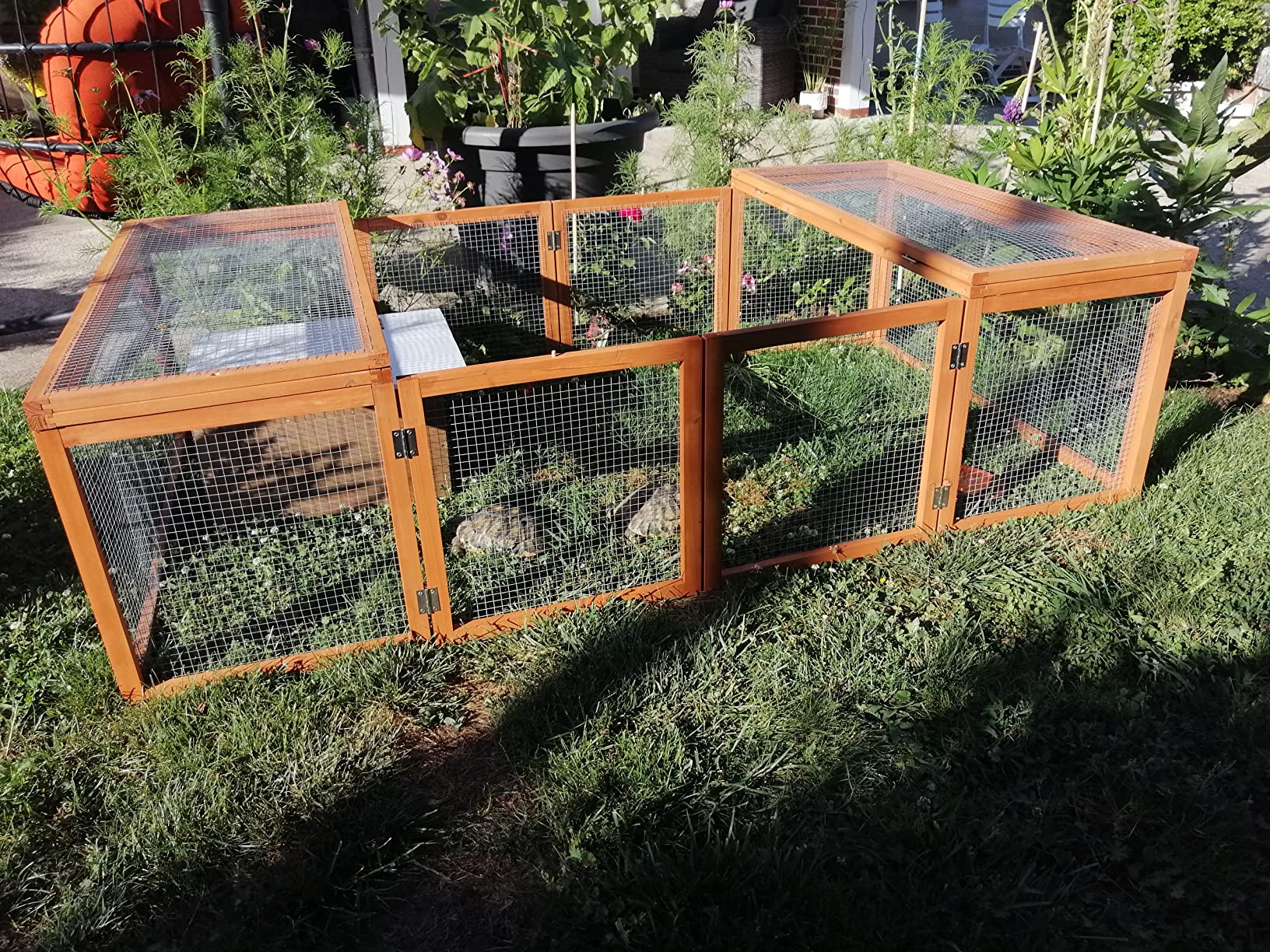 Pawhut Rabbit Hutch W/ Mesh Wire, 181Lx100Wx 48H cm-Wood | Aosom UK