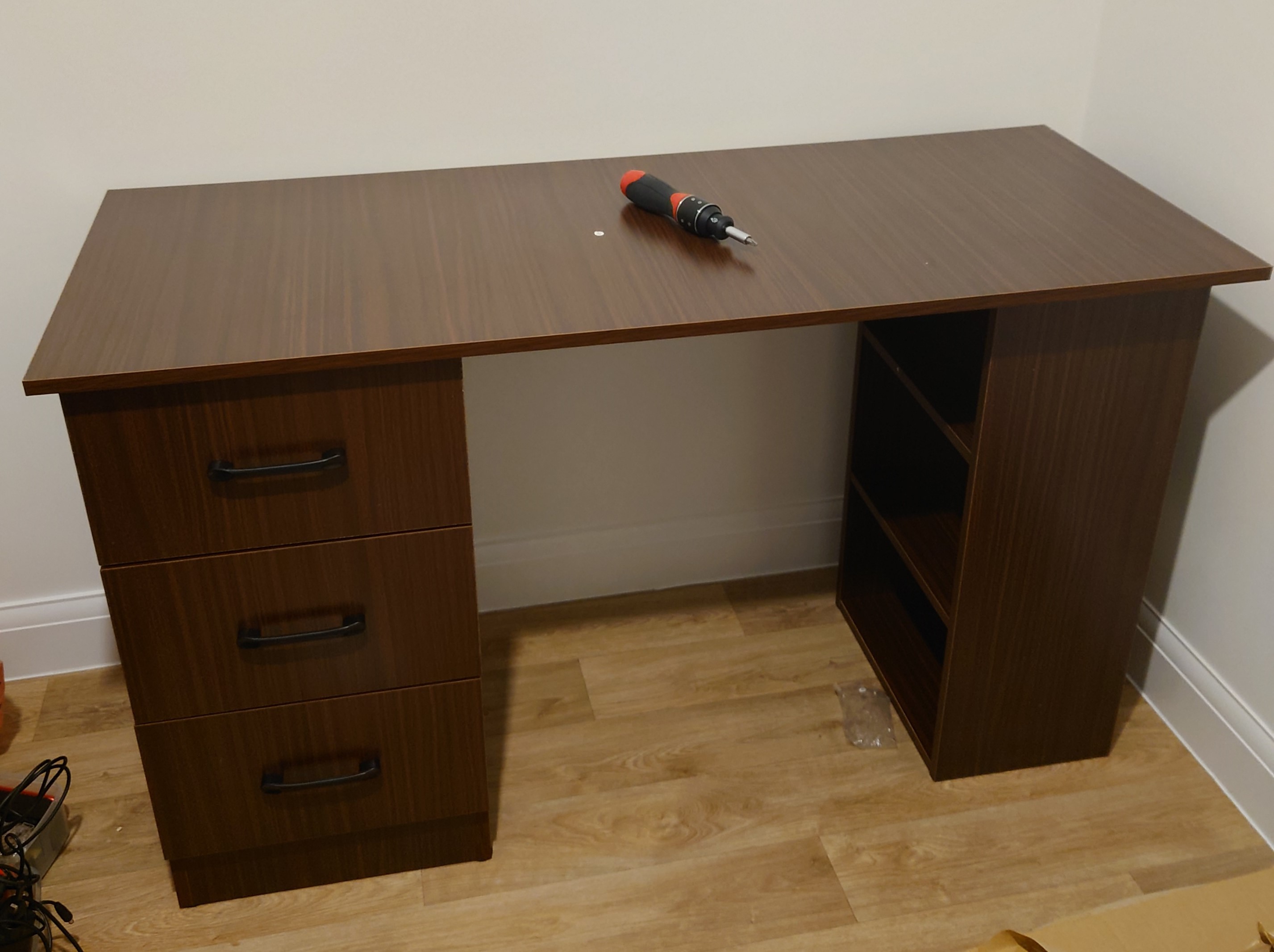 Birou cu 3 sertare, 3 rafturi, din lemn, nuc, ieftin HomCom | Aosom RO