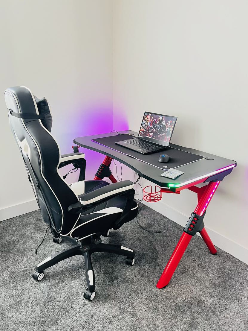 HOMCOM Gaming Desk with RGB LED Lights Racing Style Gaming Table with ...