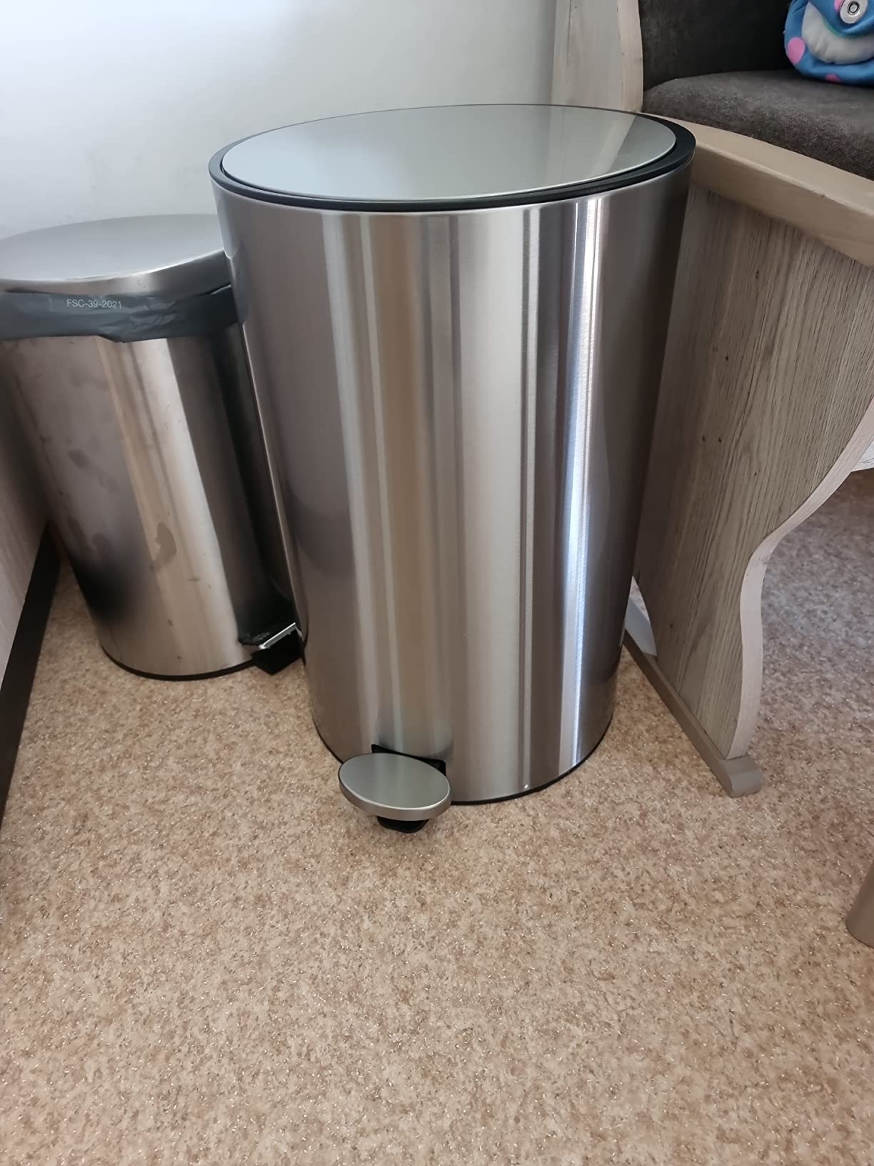 HOMCOM 20L T430 D30.8 x 48.7 H cm Step-on Trash Can Stainless Steel ...