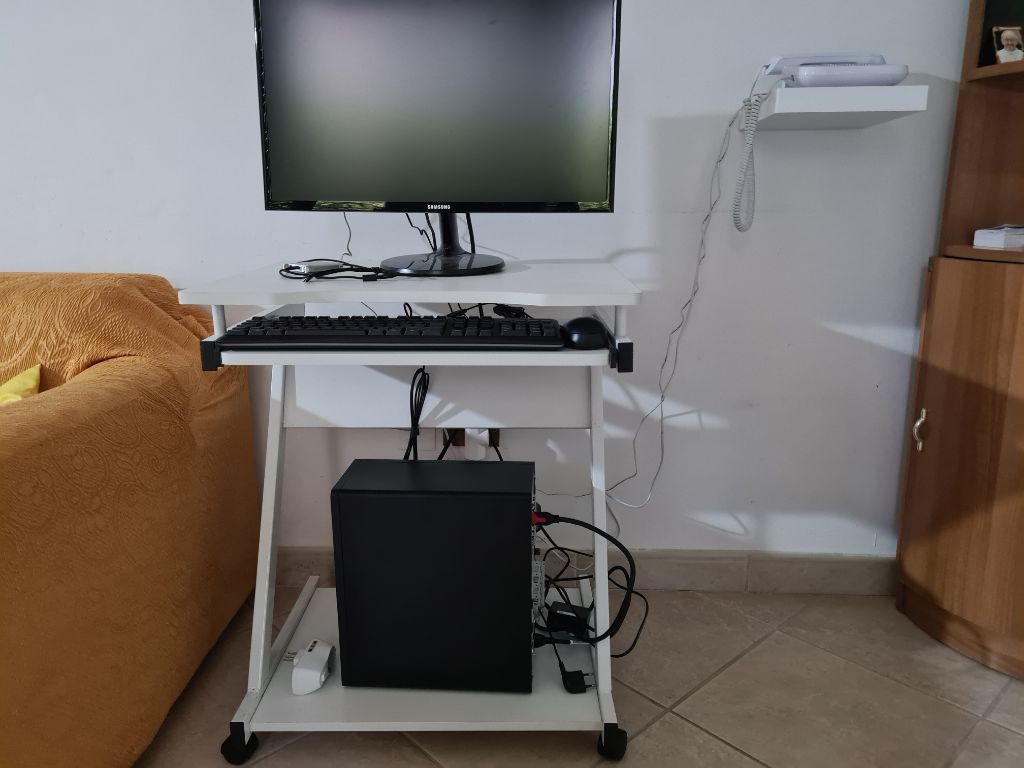 HOMCOM Movable Compact Small Computer PC Desk with 4 Moving Wheels ...