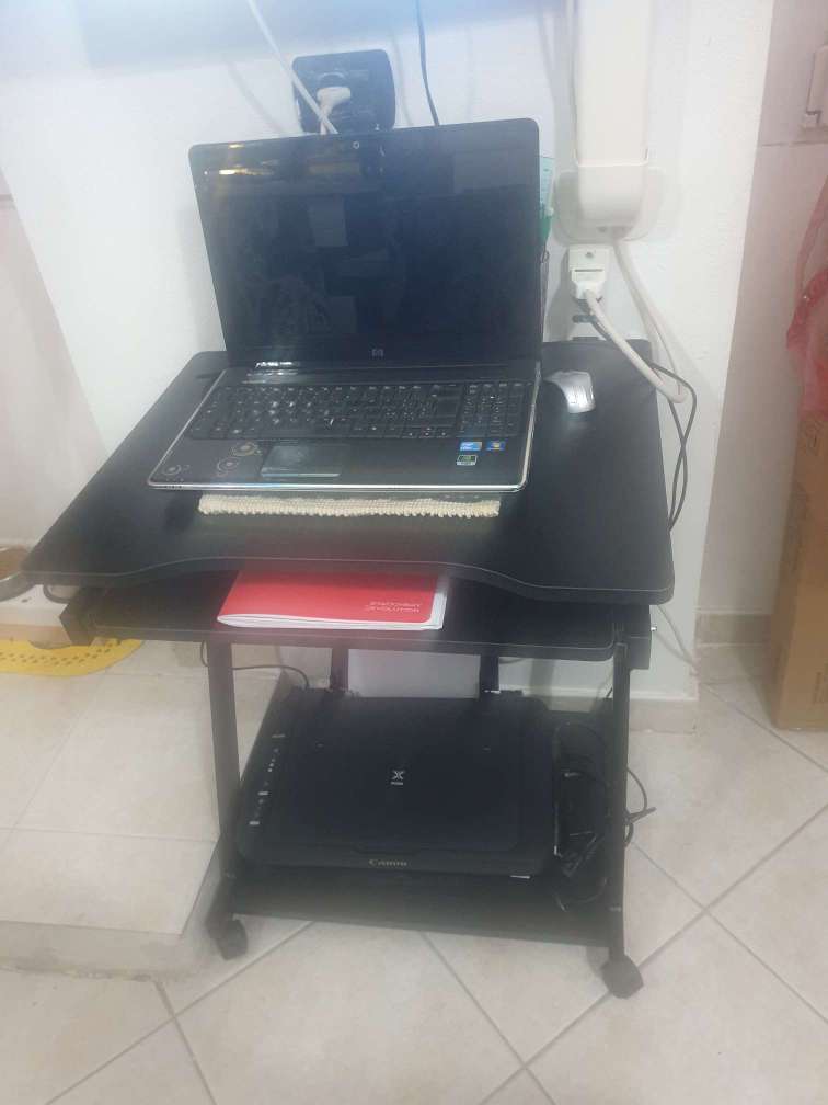 HOMCOM Movable Compact Small Computer Desk with 4 Moving Wheels Sliding ...