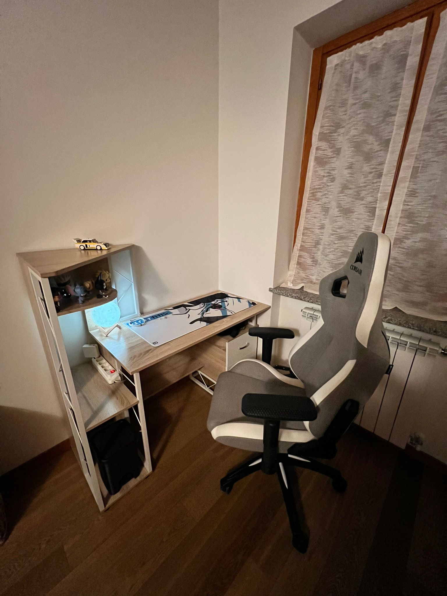 HOMCOM Scrivania PC Salvaspazio di Design Moderno con Scaffale e ...