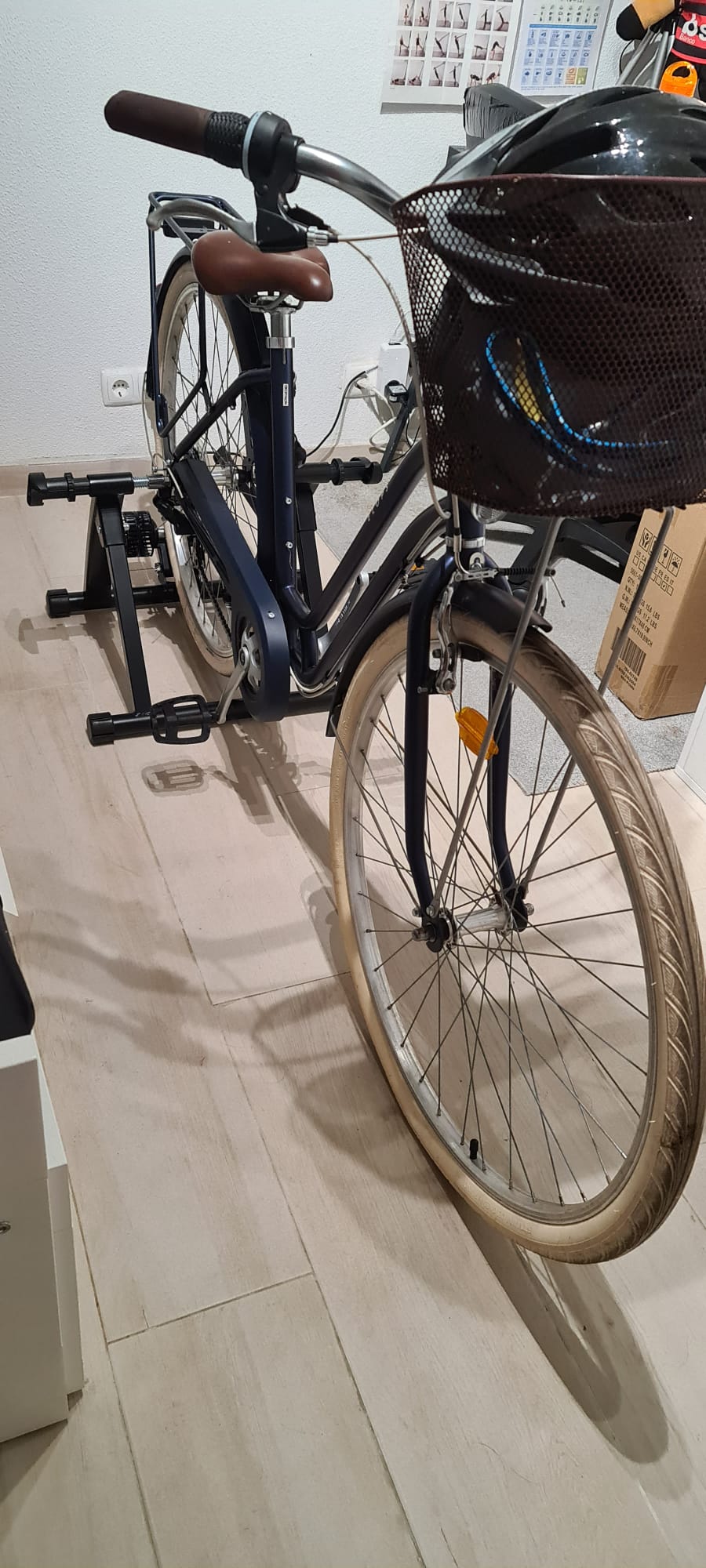 HOMCOM® Heimtrainer Fahrrad Rennrad Rollentrainer Schwarz Rolle | Aosom.de