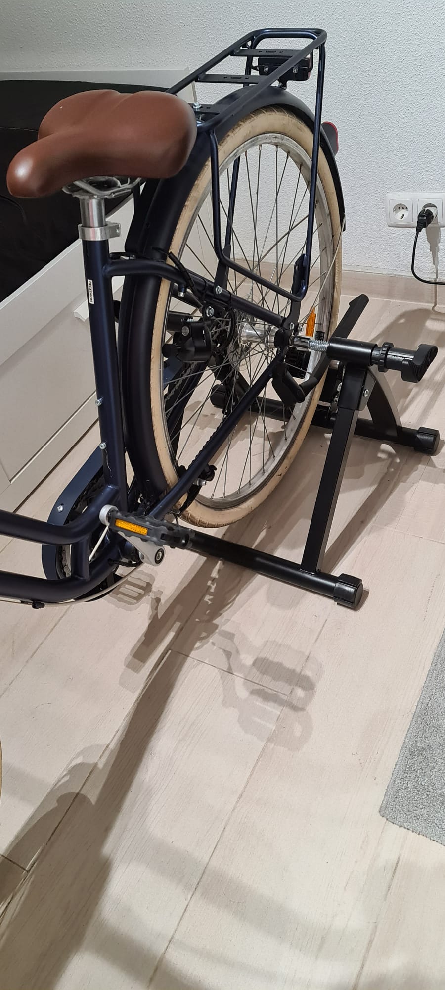 HOMCOM® Heimtrainer Fahrrad Rennrad Rollentrainer Schwarz Rolle | Aosom.de