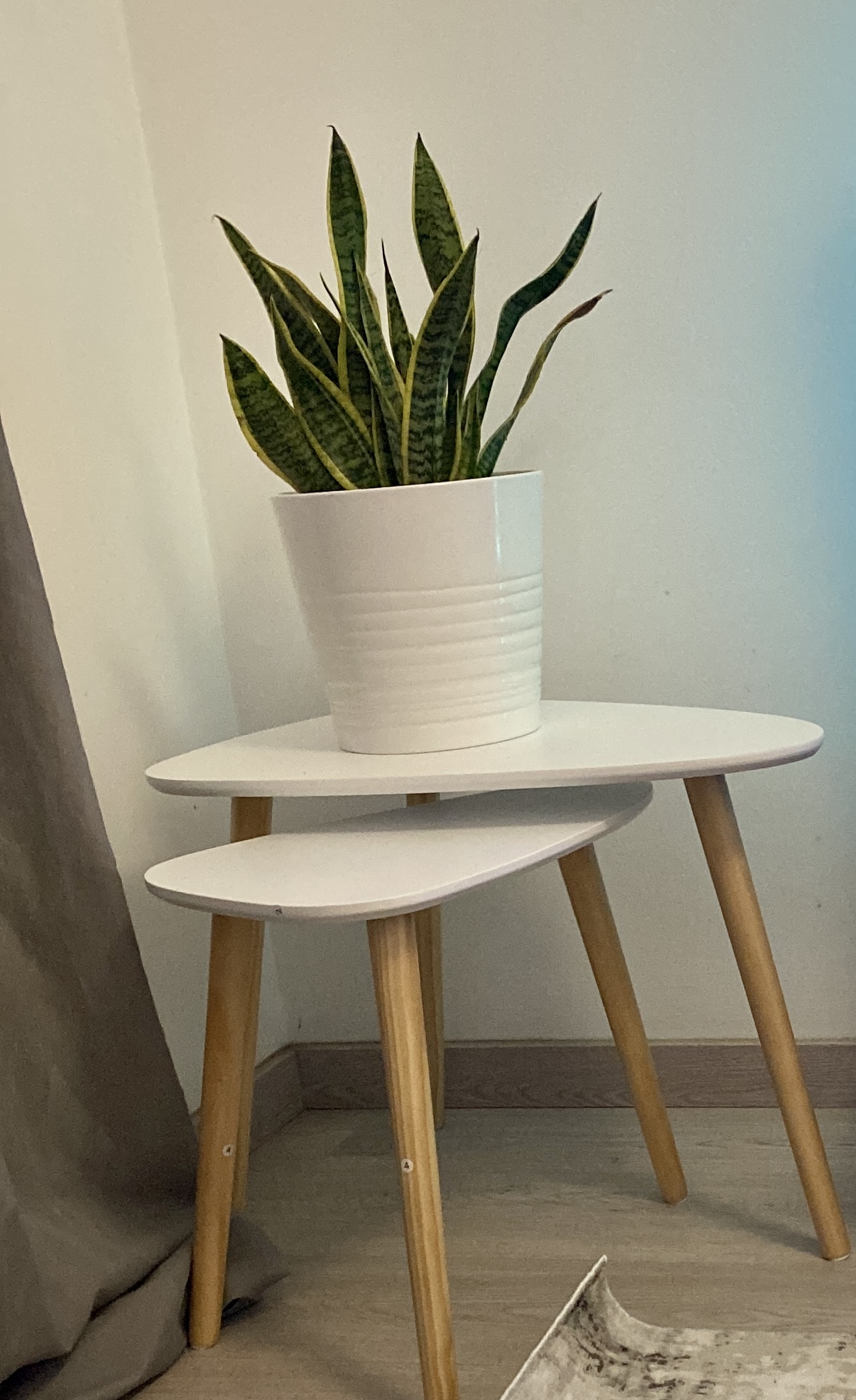 HOMCOM Modern Side Table Set of 2, Triangular Nest of Tables White ...