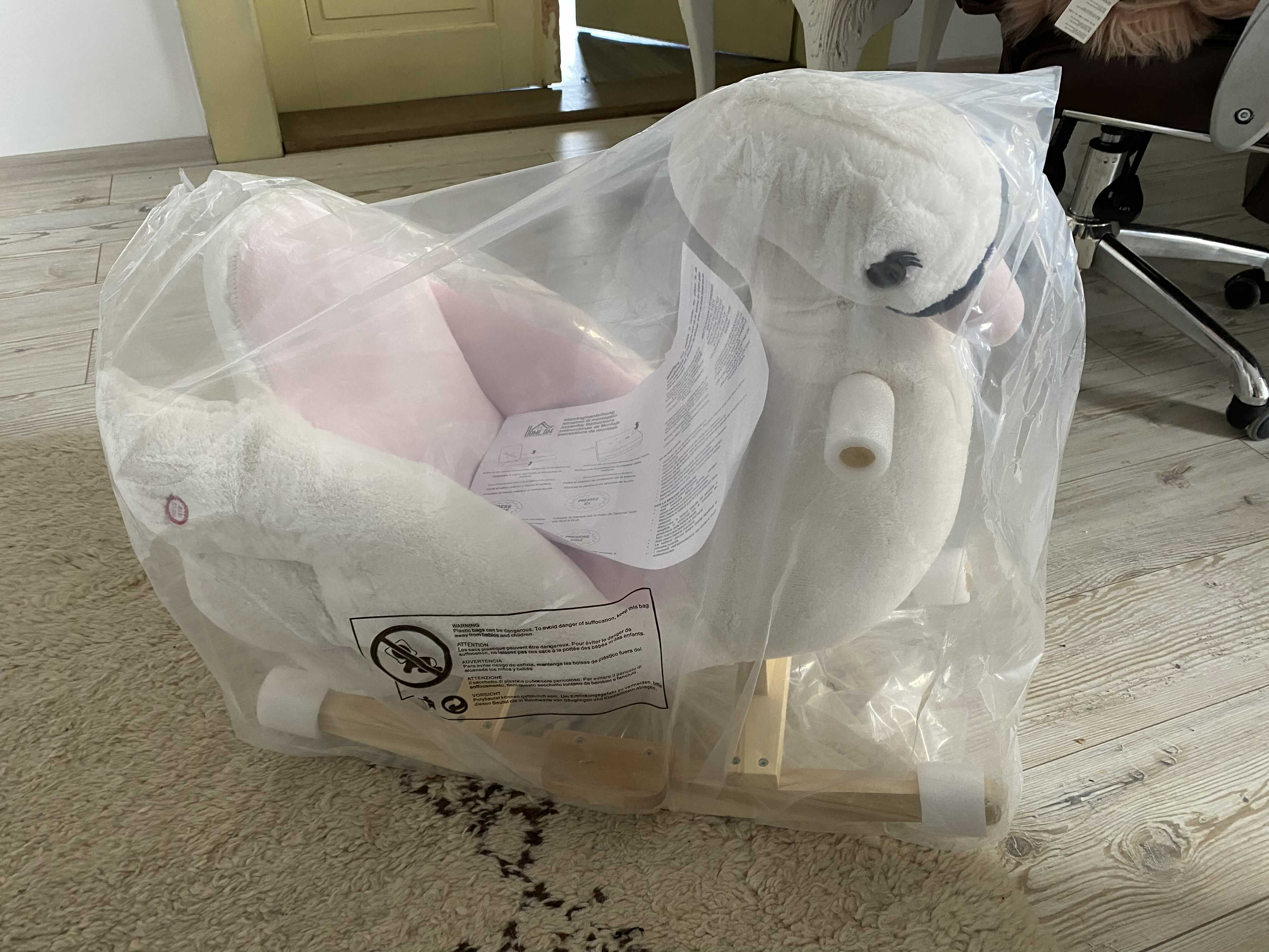 HOMCOM Swan Rocking Horse Kids Wooden Ride On Plush Toy w/ Music | Aosom UK