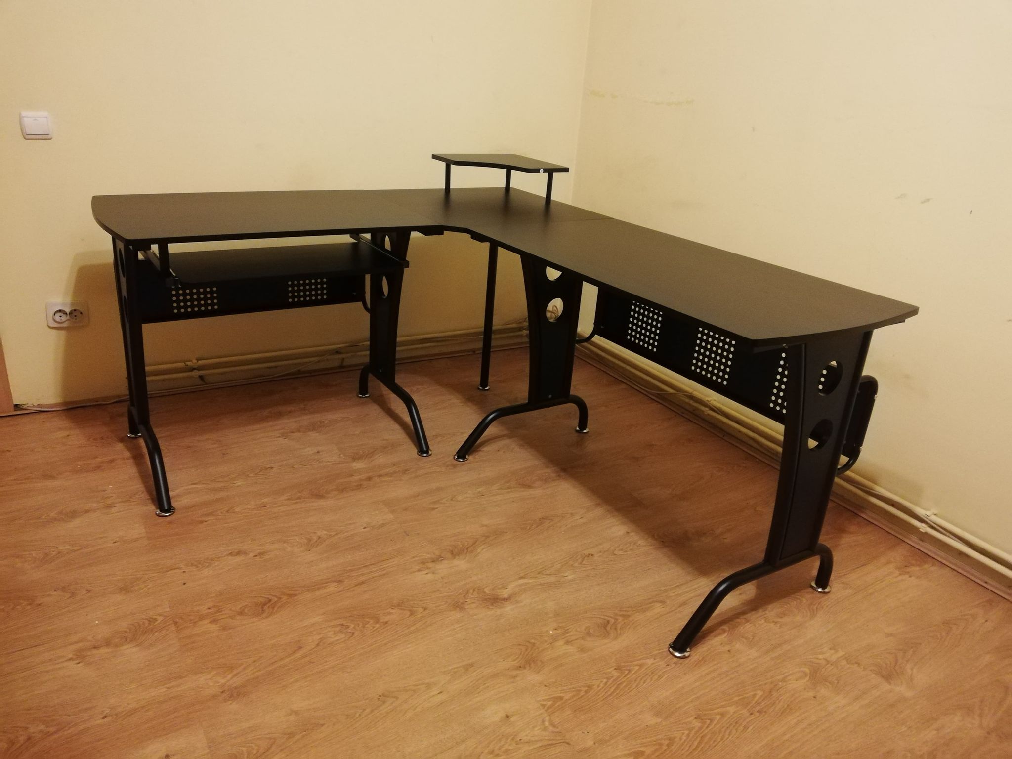 HOMCOM L-Shaped Corner Work Desk Gaming Office w/ Steel Frame CPU Rack ...