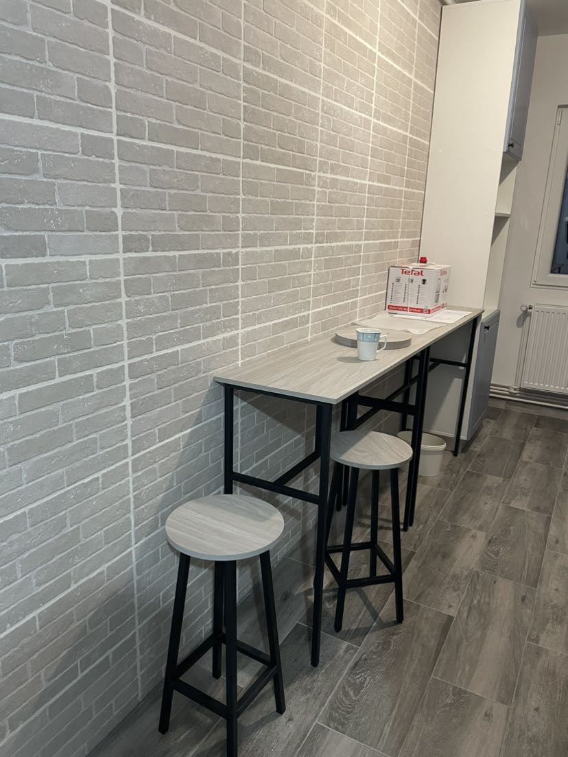 HOMCOM Essgruppe 6-teilig 2 Tische und 4 Barhocker Stahl | Aosom.de